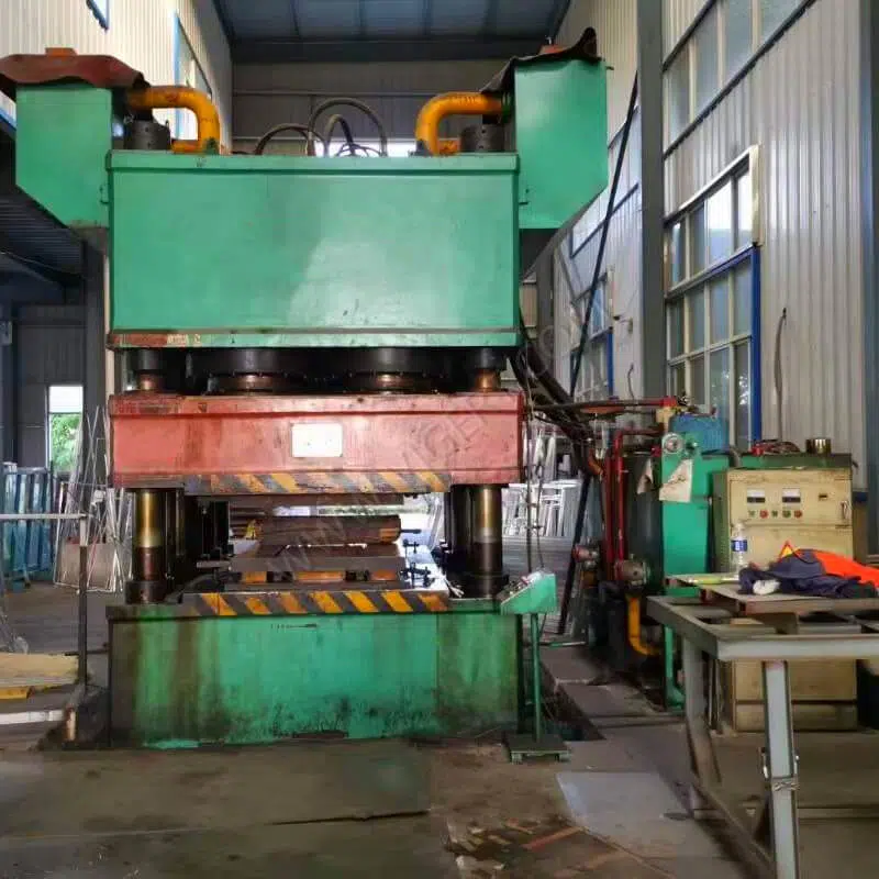 HARSLE Used Hydraulic Door Embossing Machine - VIGERT