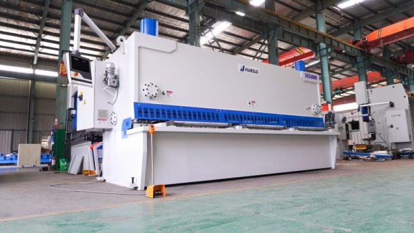 Shearing Machines: 7 Essential Features and Considerations - VIGERT